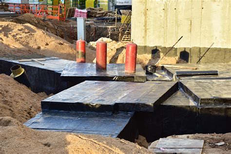 콘크리트 우물 햄버 맨홀 및 펌프 스테이션에서 역청 그리기 건설 산업에 대한 스톡 사진 및 기타 이미지 건설 산업 건설 현장 건축물 Istock