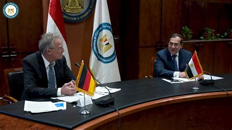 وزير البترول خلال المباحثات المشتركة مع نائب وزير الاقتصاد والمناخ