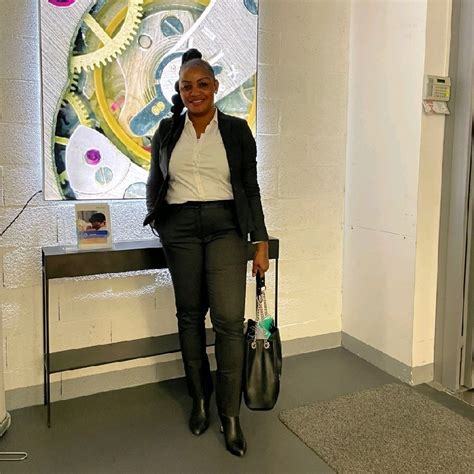 Pascaline Mbi En Formation Opératrice En Horlogerie Réalise Linkedin