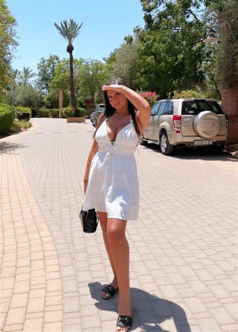 The Sun Shines Where She Goes Nn Rygwbt