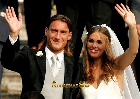 Francesco Totti Eks As Roma Depresi Ilary Punya Orang Lain