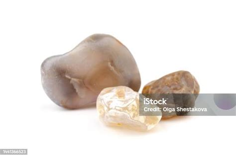 여러 가지 빛깔의 보석 공중제비 광물 흰색 배경에 다양한 크기의 Bostwan 마노 갈색에 대한 스톡 사진 및 기타 이미지 갈색 건강관리와 의술 결정체 Istock