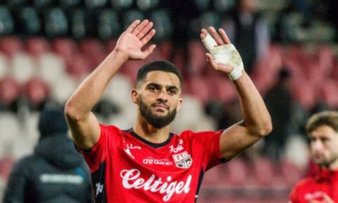 Algerian Defender Sohaib Naïrs Return Reinforces En Avant Guingamp In