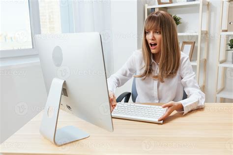 shocked excited blonde businesswoman hold keyboard confused after