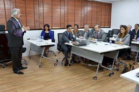 التعليم العالي ينظم ورشة عمل حول تطوير المناهج والخطط الدراسية
