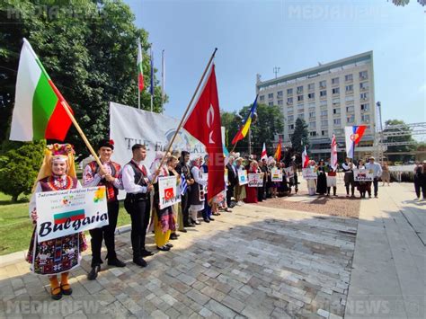Мездра посрещна танцови състави от десет държави