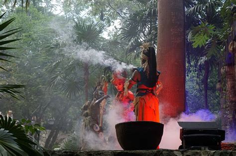 【图说墨西哥亡灵节】你的“鬼妆”应该这样化！ 墨西哥西卡莱特体验之旅 Xcaret中文官网