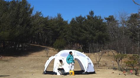 겨울의 끝자락 잔디 위에서의 캠핑 아콘하우스 475 Youtube