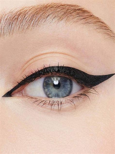 Eyeliner Styles For Almond Shaped Eyes