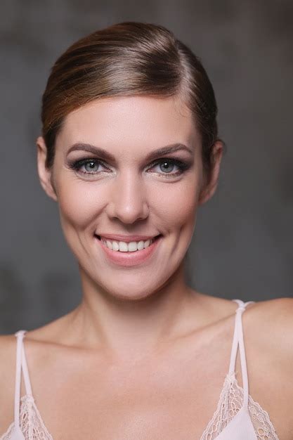 Лицо красивой женщины Бесплатно Фото