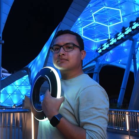 Manuel Musquiz Mannymusquiz • Threads Say More