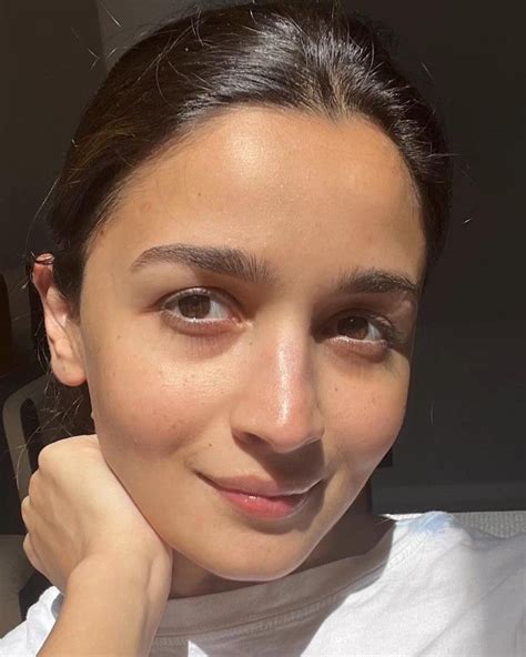 Pin By Tasmia Taranum On Alia Bhatt Actress Without Makeup Without Makeup Clean Skin Face