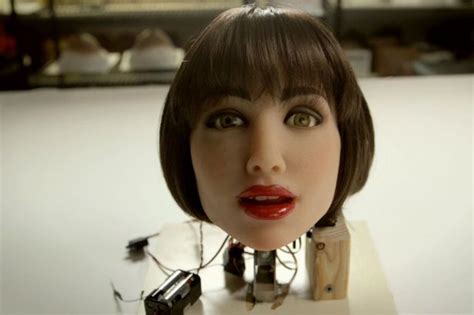 เสีย “จิ้น” ให้หุ่นยนต์