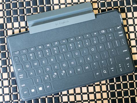 A Quick Look At The Logitech Keys To Go Ultraportable Keyboard Android Central