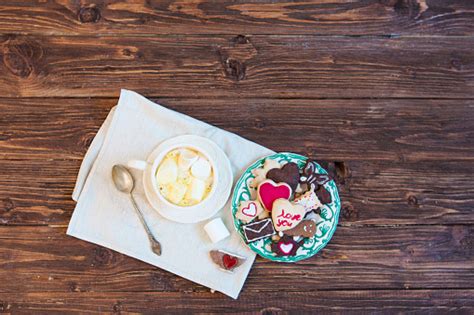 마시멜로와 쿠키를 하트 모양의 코코아 컵 발렌타인 데이 축하 탑 뷰 카피 스페이스 0명에 대한 스톡 사진 및 기타 이미지 0명 갈색 겨울 Istock