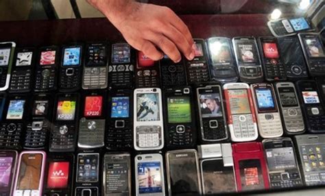 موبائل فونز کی درآمد پر ڈیوٹی اور ٹیکس مزید نہ بڑھانے کا فیصلہ