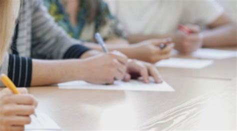 15 дни отсъствия по семейни причини на учениците промените отиват на