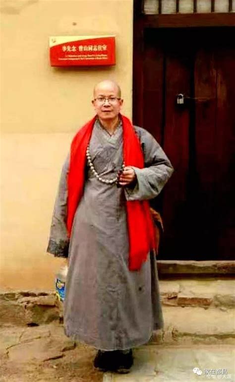 詹传奇告别仪式在都昌土塘举行 近千人为他送别