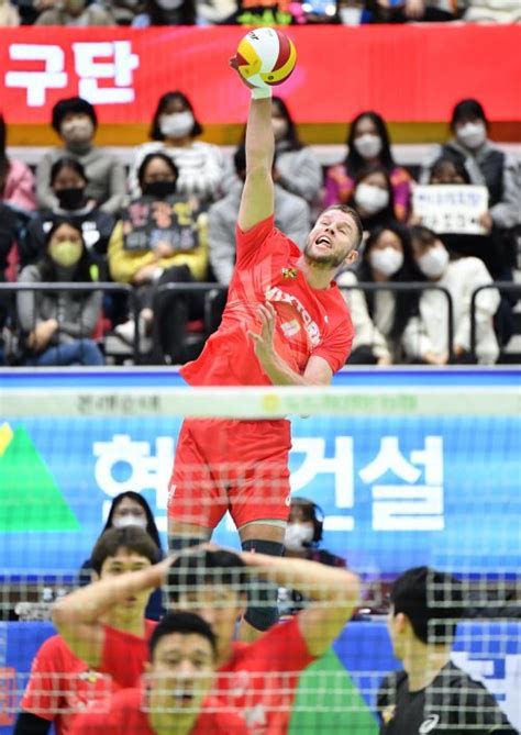 강력한 서브 앞세운 한국전력 현대캐피탈 꺾고 4연승·4위 점프 V리그 네이트 스포츠