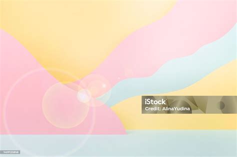 귀여운 부드러운 패션 스타일로 태양이 깜박이는 산 분홍색 노란색 민트 색상의 종이 풍경이있는 추상 무대 모형 광고 디자인 프리젠 테이션 화장품 생산 카드를위한 템플릿 3차원