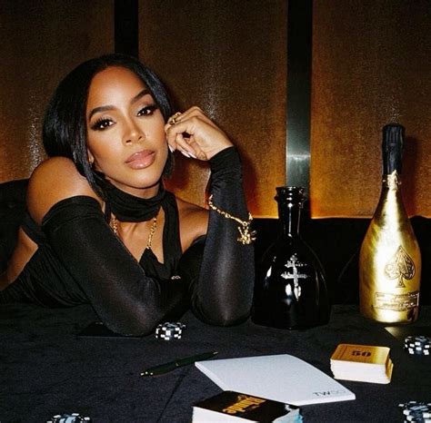 𝐁𝐥𝐚𝐜𝐤 𝐃𝐲𝐧𝐚𝐬𝐭𝐲 15 False Faces Wattpad