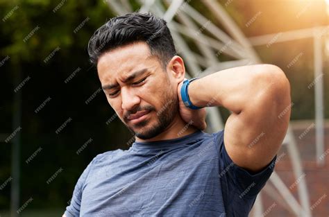 Deportista Y Dolor De Cuello Por Lesiones De Baloncesto Por