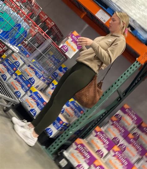 Hot Blonde In Some Tight Ass Leggings Spandex Leggings Yoga Pants Forum