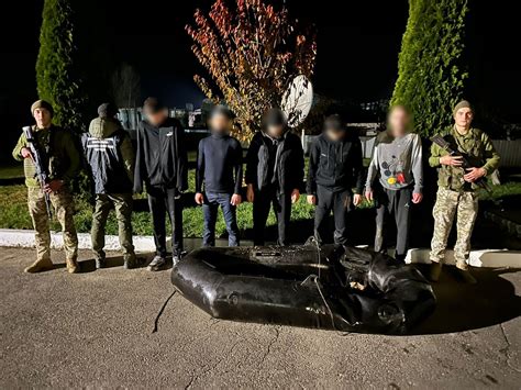 Пʼятеро у двомісному човні через Тису чоловіки заплатили переправникам 8 11 тисяч доларів