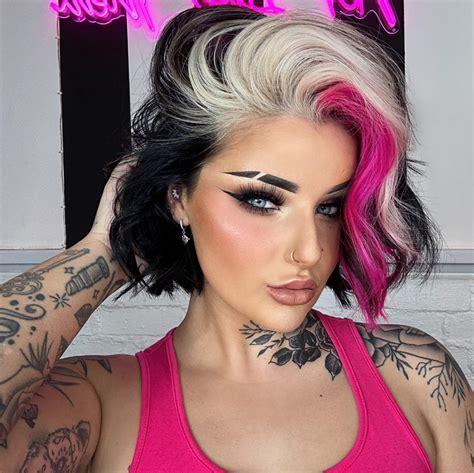 Were All About The Placement And The Pop 💥 Mollyhull Always Killing The Hot Hot Pink Hair