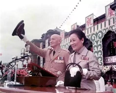 十分珍貴的宋美齡老照片：圖6被將軍親吻，圖8的裝束十分罕見 每日頭條