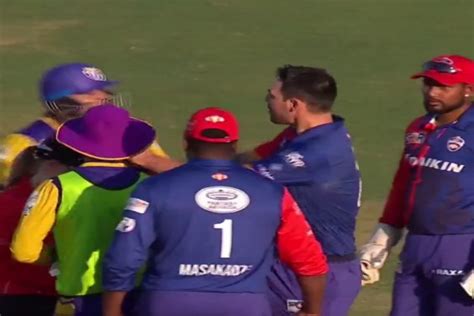 BK V ICAP Legends League Cricket Mitchell Johnson Shoves Yusuf Pathan