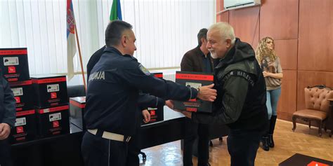 У Бору подељена ауто седишта за децу заштитне кациге за мотоциклисте и рамови за тракторе