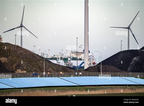 Eemsenergyterminal Floating Lng Terminal In The Seaport Of Eemshaven Tankers Bring Liquefied