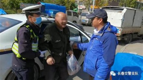 最美瞬间 “幸亏遇到交警同志，帮我第一时间找回了父亲”澎湃号·政务澎湃新闻 The Paper