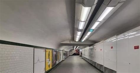 썰렁한 프랑스 파리 지하철 6호선 트로카데로 역