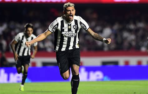 Santos Mira Contratação De Tiquinho Soares Do Botafogo Para 2025