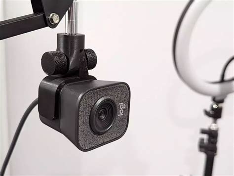 Бесплатный 3d файл Крепление Logitech Streamcam с шарниром Remix 📷 ・Модель 3d принтера для