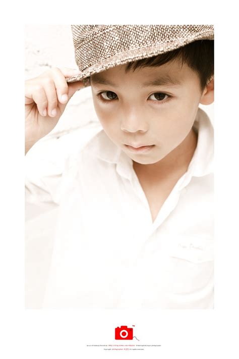 이슈 유머 연예계에서 역대급으로 파란만장한 과정 거치고 정식 데뷔하는거 같은 아이돌