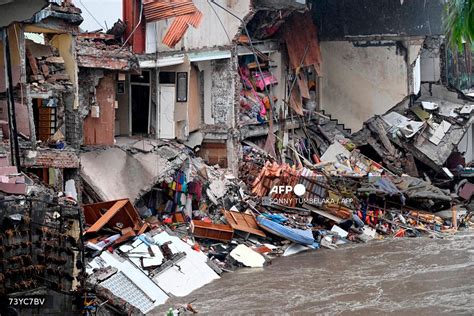 Deadly Floods Hit Indonesias Bali And Flores Islands Six Killed