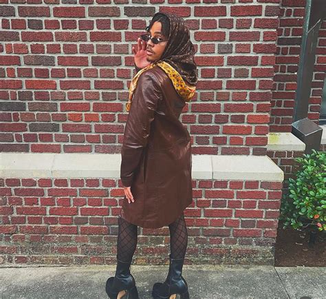 Von Larae Invites You Into A World Of Intimacy And Escapes With 2 Is