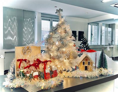 Драги наши Желимо вам срећан Божић и да га проведете у добром расположењу и уз ваше најдраже