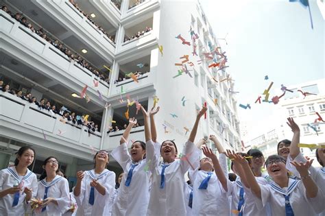 【校服打卡】小紅書潮流内地遊客穿香港校服打卡 邊套校服全港最經典？