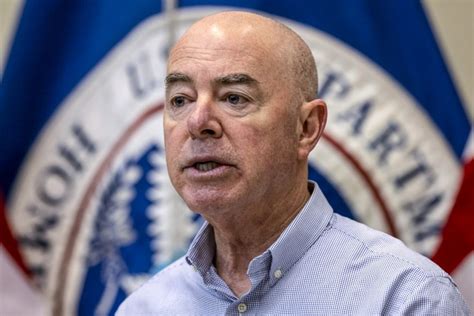 Republicanos Del Congreso Presentan Artículos De Destitución Para El
