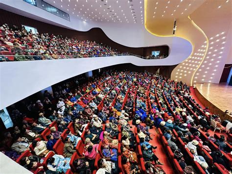 Өмнөговь аймгийн Засаг дарга Р Сэддорж ахмадуудаа хүлээн авч хүндэтгэл үзүүллээ