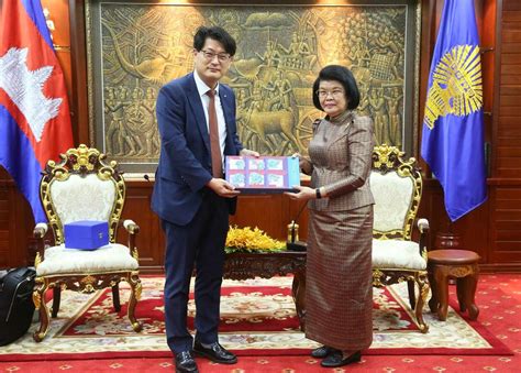 លោកជំទាវកិត្តិសង្គហបណ្ឌិត ឃួន សុដារី អនុញ្ញាតឱ្យប្រតិភូក្រុមប្រឹក្សាទឹកអាស៊ី