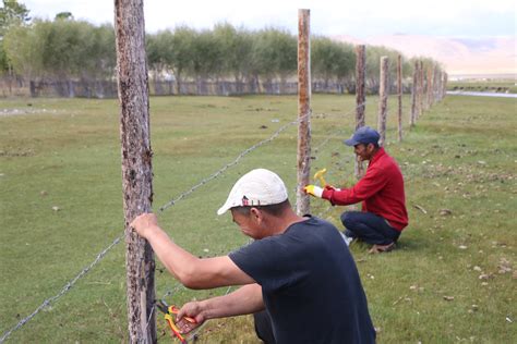 Зөвшөөрөлгүй газарт татсан хашаа объектыг татан буулгаж байна