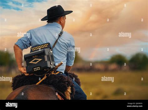 Tradiciones gauchas hi-res stock photography and images - Alamy
