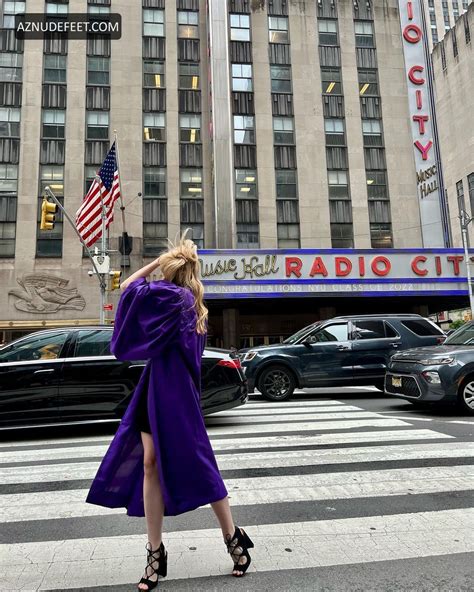 Lauren Lyons Feet Aznudefeet