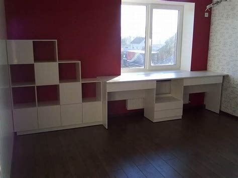 Стол подоконник в детской комнате 12 фото