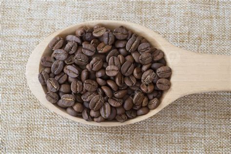 자루에 커피 콩을 넣은 나무 숟가락 사진 배경 및 무료 다운로드를위한 그림 Pngtree